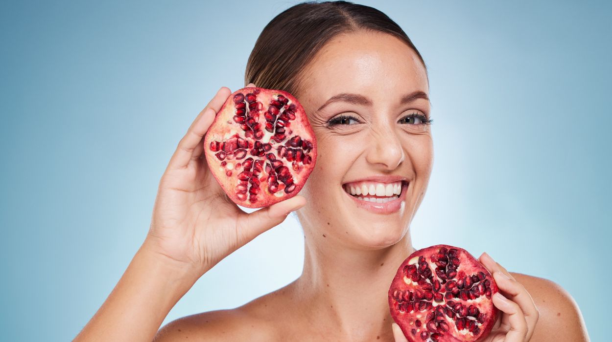 8 Pomegranate Benefits For Skin & How To Use It 2025